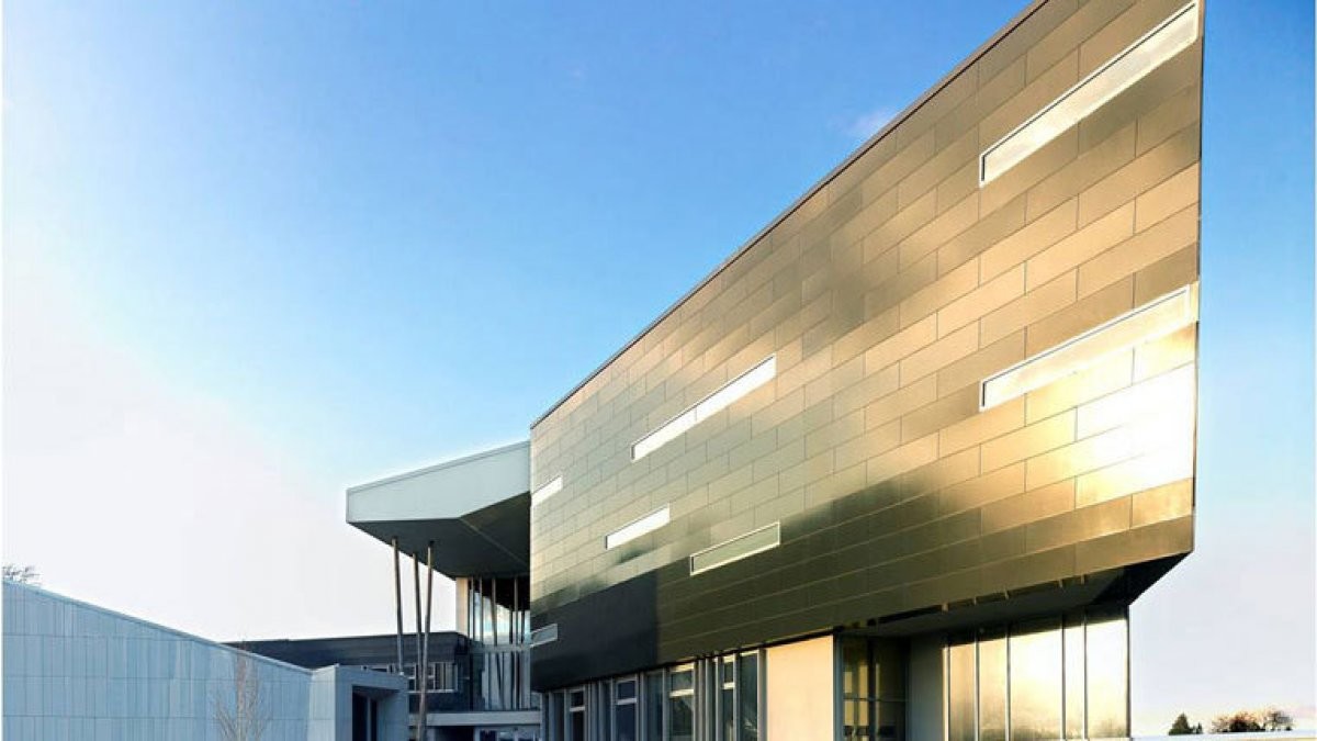 Facade Rainscreen White Special Shaped Hyperbolic Hotel Wall Cladding ...